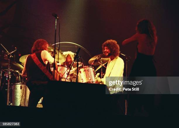 Lindsey Buckingham 1977 Photos And Premium High Res Pictures Getty Images