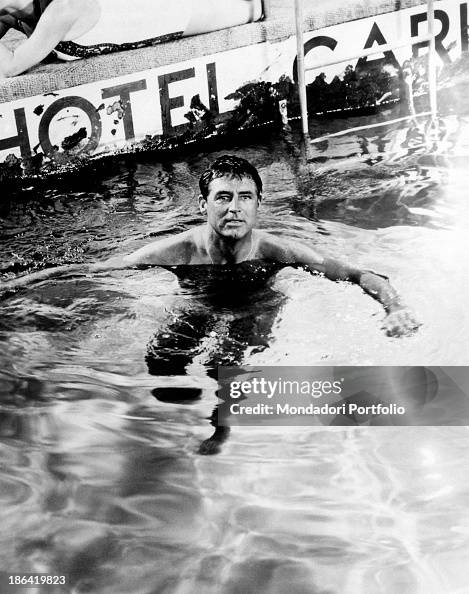 American Actor Cary Grant Swimming In A Pool In The Film To Catch A News Photo Getty Images