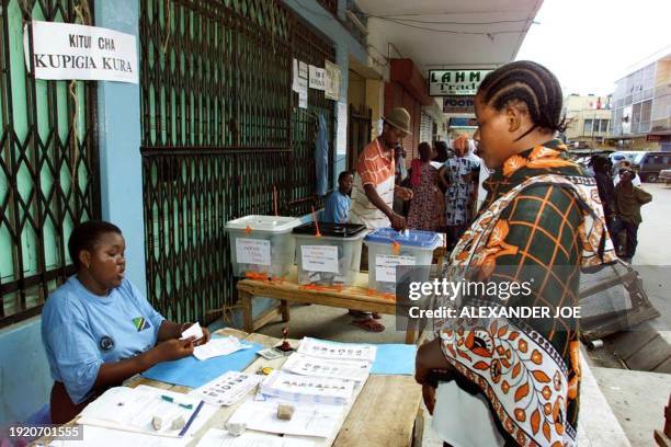 Tanzanian Woman Photos And Premium High Res Pictures Getty Images