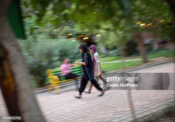 Everyday Life In The City Of Tehran Iran Photos And Premium High Res