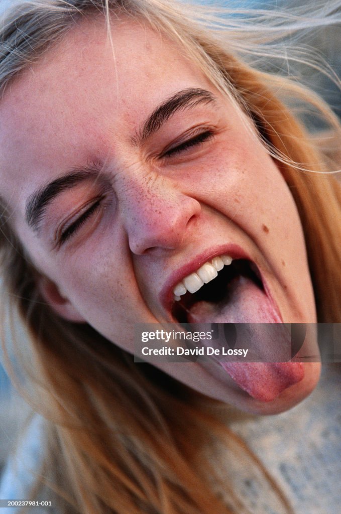 Girl Sticking Out Tongue Close Up Foto De Stock Getty Images