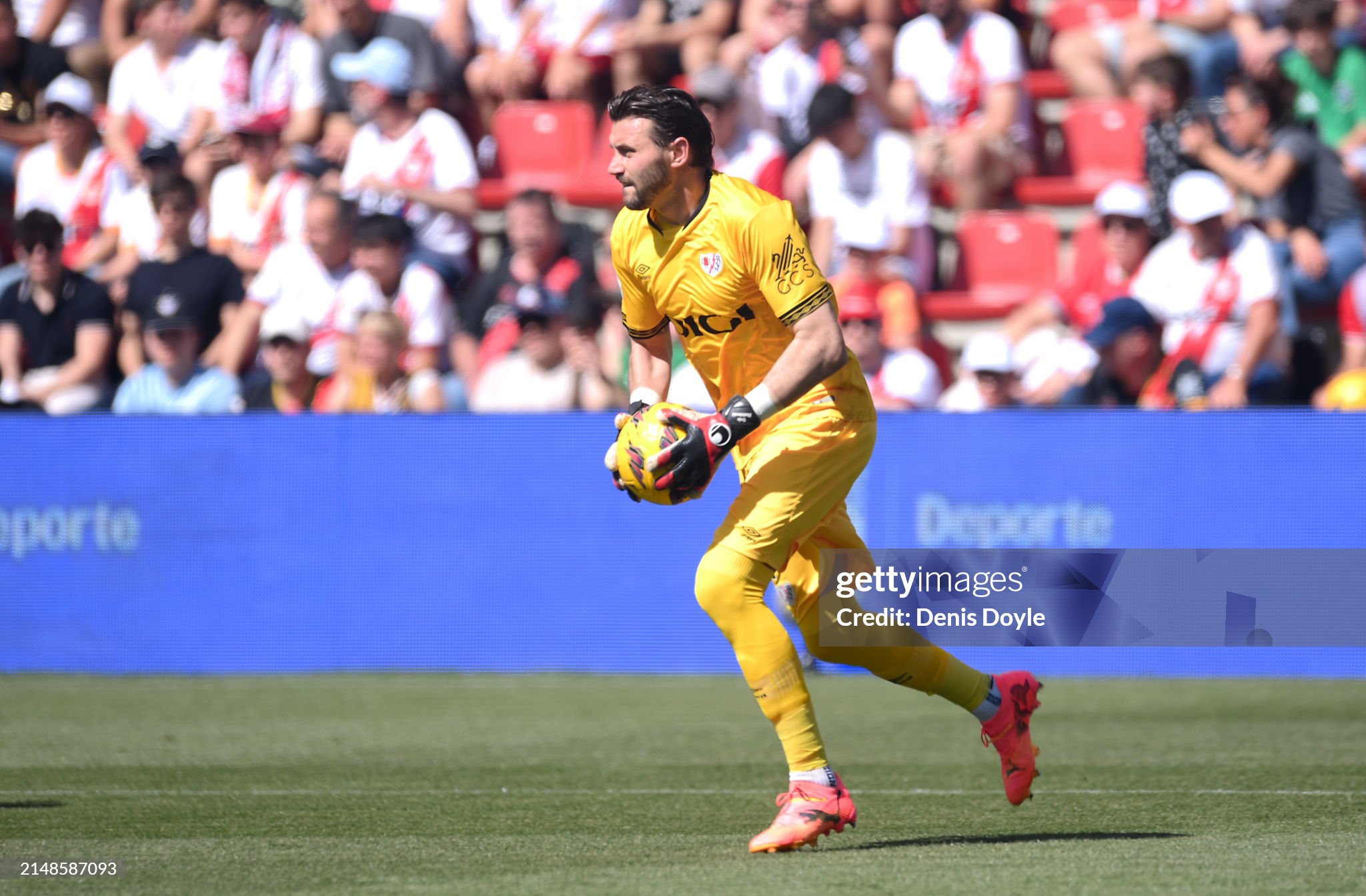 After six seasons at Rayo Vallecano, goalkeeper joins Valencia - SoccerDino After six seasons at Rayo Vallecano, goalkeeper joins Valencia - SoccerDino
