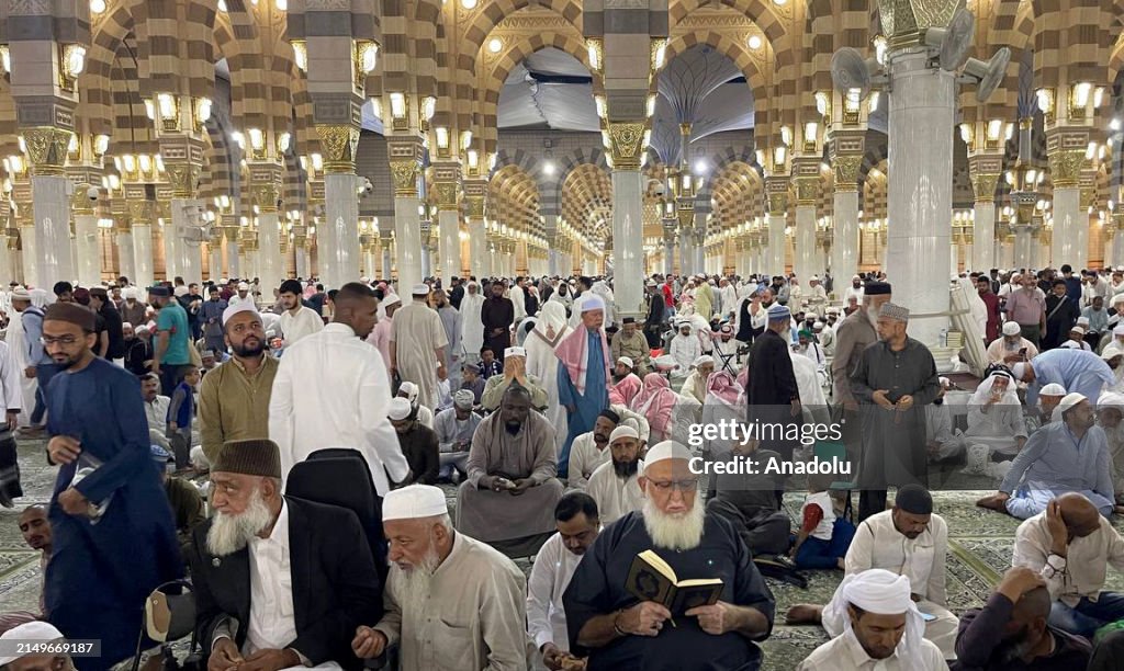 Muslims From All Over The World Visit Al Masjid An Nabawi Before The