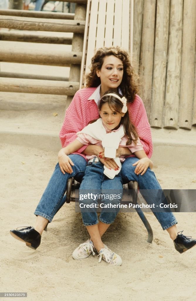 American Actress And Model Marisa Berenson With Her Daughter Starlite