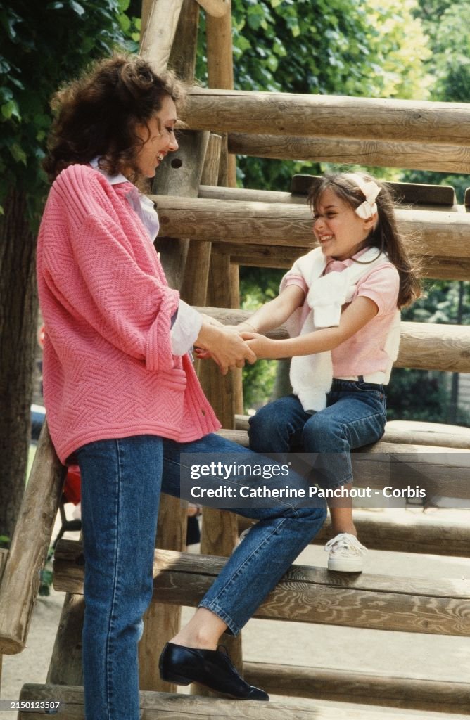 American Actress And Model Marisa Berenson With Her Daughter Starlite