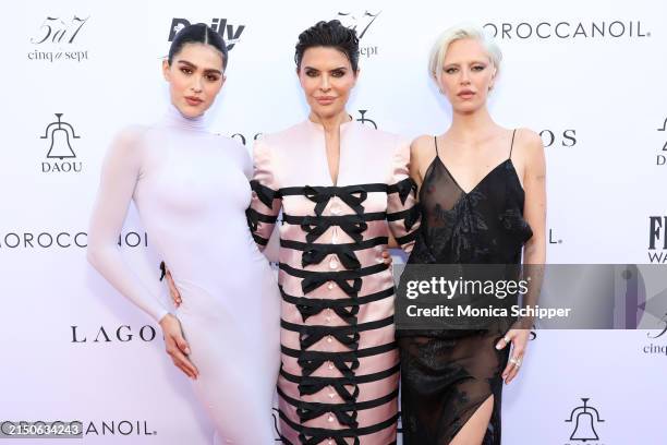 Lisa Rinna Gown Photos And Premium High Res Pictures Getty Images