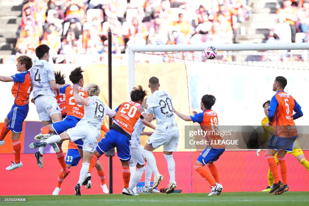 Hayato ARAKI of Sanfrecce Hiroshima scores his side's first goal ... Hayato ARAKI of Sanfrecce Hiroshima scores his side's first goal ...