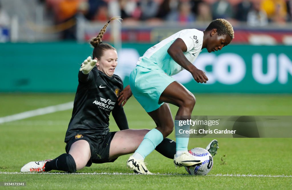 Mandy Haught Of Utah Royals Fc Tries To Get The Ball Away From T News Photo Getty Images
