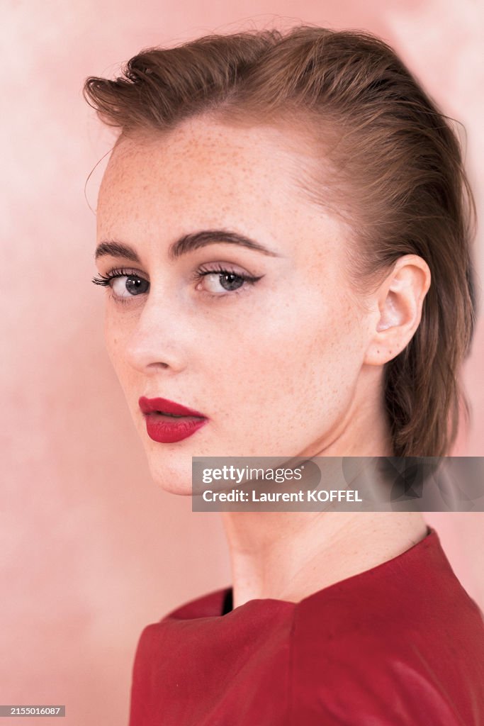 Portrait De Lactrice Elin Hall Le 16 Mai 2024 à Cannes News Photo
