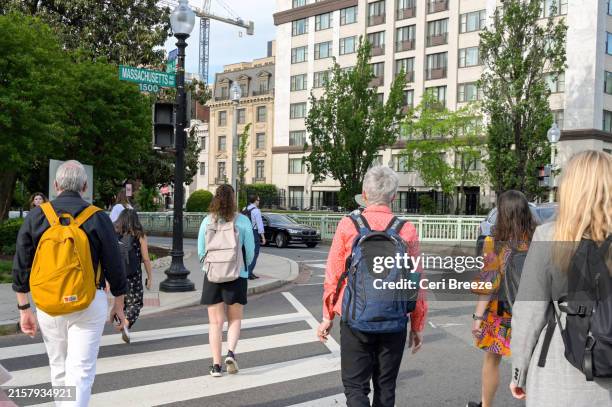 people walking to work in Washington DC 이미지 (2157934921) - 게티이미지뱅크