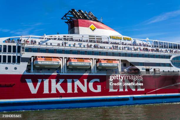 Viking unveils its electric motor coach for guest transportation in ...