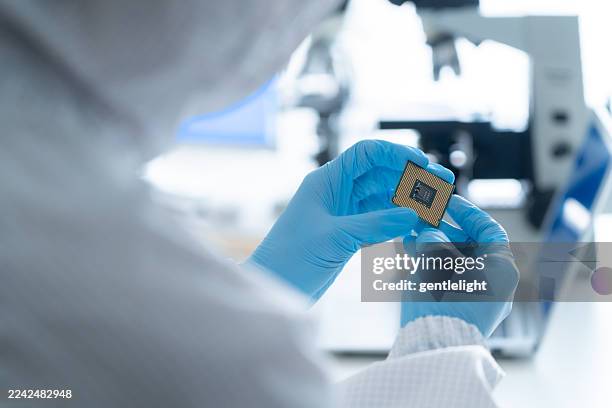 ASML says next-gen chipmaking tool ready for high-volume rroduction ...