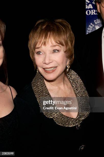 Shirley Maclaine 2000 Photos Et Images De Collection Getty Images