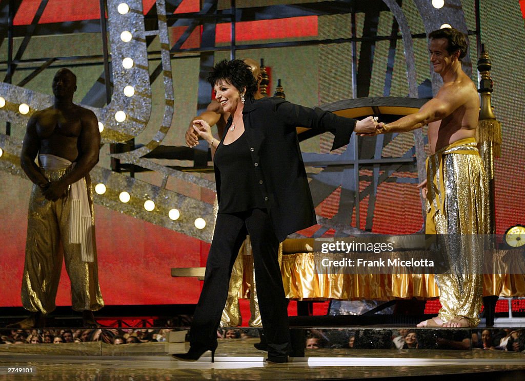 Singer Liza Minnelli Performs On Stage At Vh1s Big In 2003 Awards On News Photo Getty Images