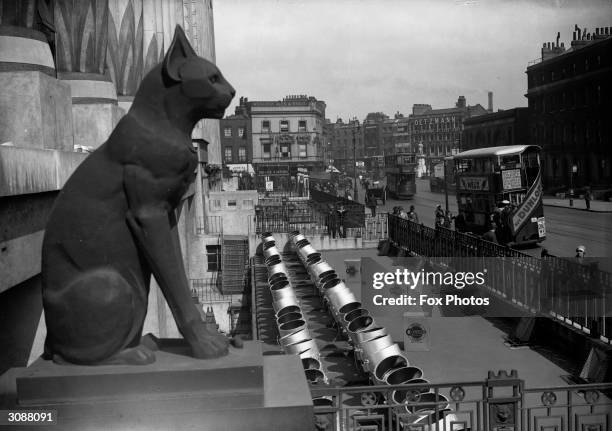 Black Cat Statue Photos And Premium High Res Pictures Getty Images