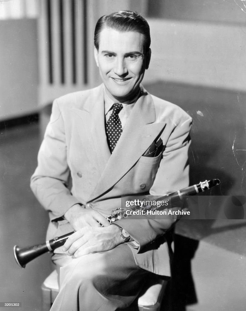 American jazz musician and bandleader Artie Shaw holds his clarinet ... American jazz musician and bandleader Artie Shaw holds his clarinet ...