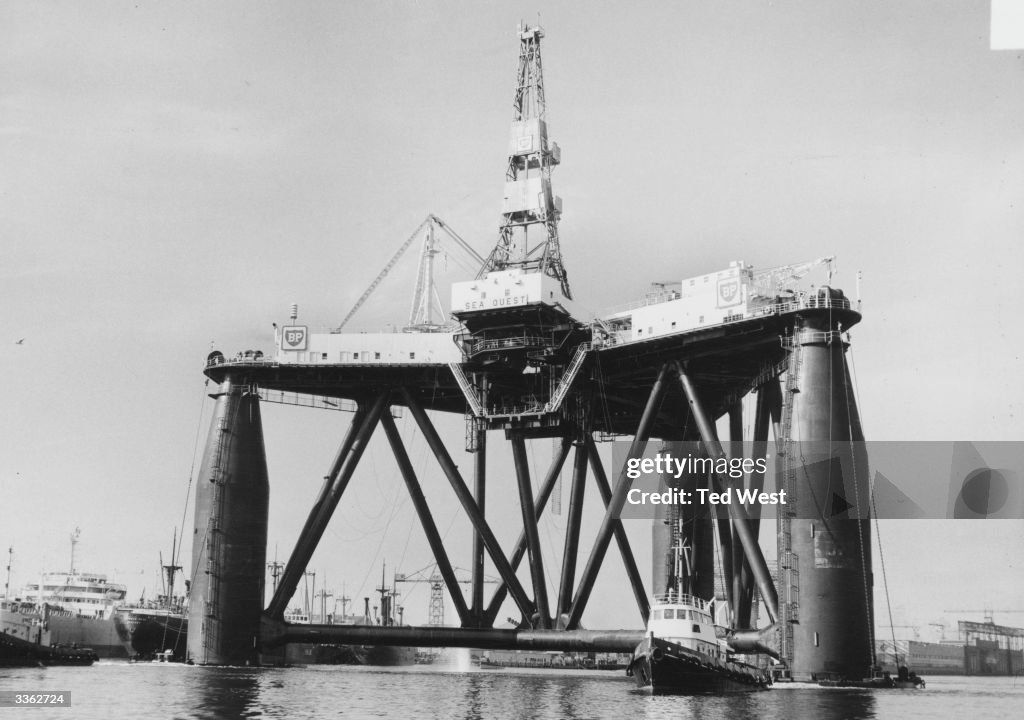 An Oil Rig The Sea Quest Being Towed Into Belfast Lough To Undergo