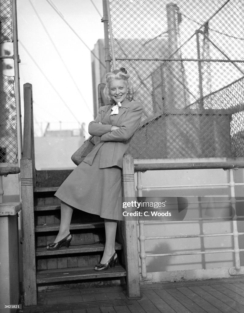 American revue star Frances Day at Southampton Docks. News Photo ... American revue star Frances Day at Southampton Docks. News Photo ...