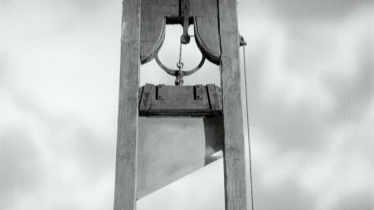 Stockvideo’s en B-roll-footage met Guillotine - Getty Images Stockvideo’s en B-roll-footage met Guillotine - Getty Images