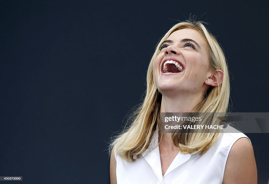 Us Actress Emily Wickersham Poses During A Photocall For The Tv Show