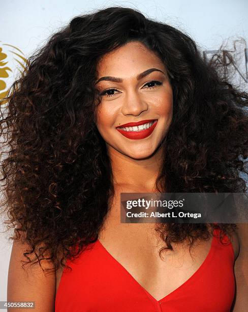 Alysse Reynolds Photos Et Images De Collection Getty Images