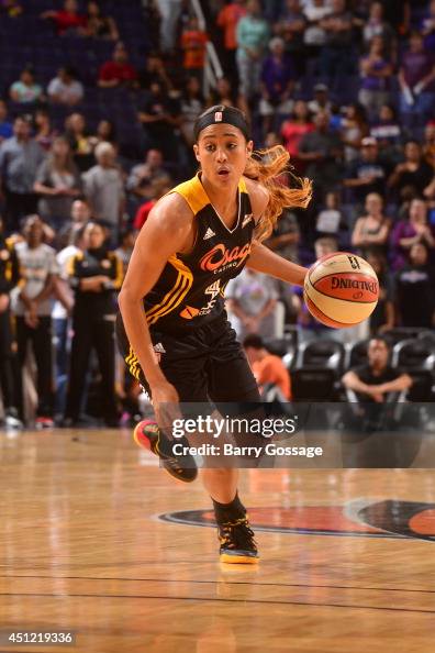 Skylar Diggins Of The Tulsa Shock Dribbles The Ball Up Court Against