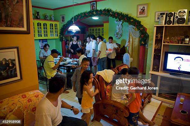 149 Pinay Girl Fotos Und Hochauflösende Bilder Getty Images