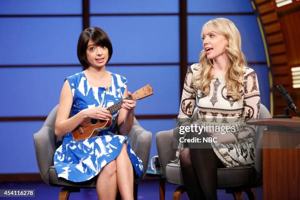 Kate Micucci And Riki Lindhome Of Garfunkel And Oates Perform On