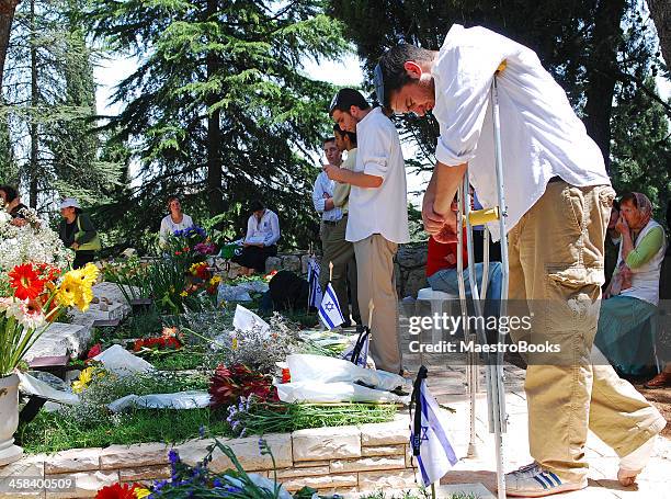 189 Israel Remembers Its Fallen Soldiers Stock Photos, High-Res ... 189 Israel Remembers Its Fallen Soldiers Stock Photos, High-Res ...