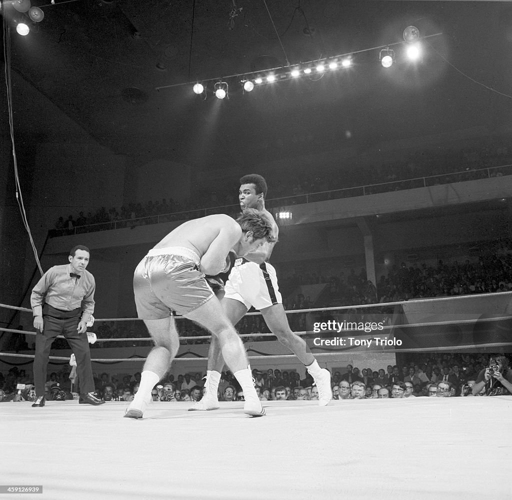Muhammad Ali In Action Throwing Punch Vs Jerry Quarry During Fight News Photo Getty Images
