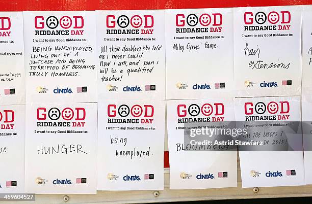 Good Riddance Note Photos And Premium High Res Pictures Getty Images