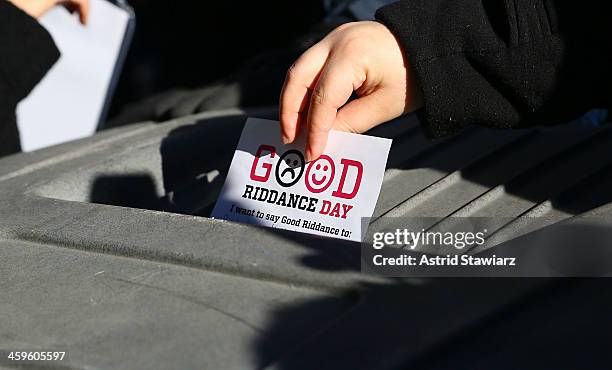 Good Riddance Note Photos And Premium High Res Pictures Getty Images