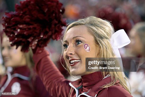 Oklahoma Sooners Cheerleader Photos And Premium High Res Pictures