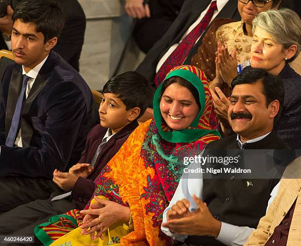 Ziauddin Yousafzai Malala Yousafzai Photos And Premium High Res