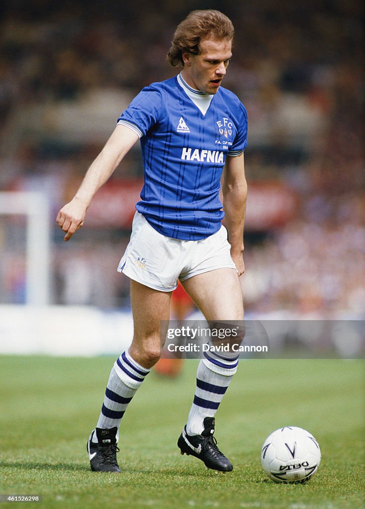 Everton striker Andy Gray in action during the 1984 FA Cup Final ... Everton striker Andy Gray in action during the 1984 FA Cup Final ...
