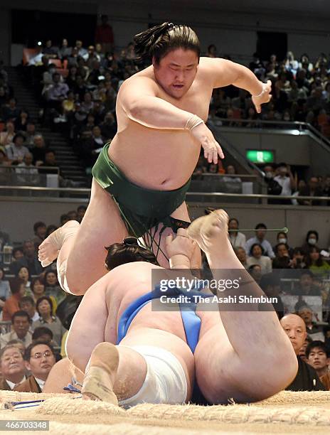 152 Grand Sumo Spring Tournament Day 10 Photos And High Res Pictures Getty Images