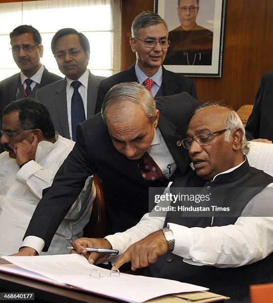 Jaya Prakash Reddy Photos and Premium High Res Pictures - Getty Images Jaya Prakash Reddy Photos and Premium High Res Pictures - Getty Images