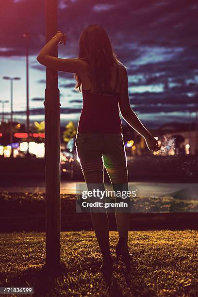 Street Walkers Stockfotos En Beelden Getty Images