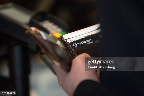 Barclaycard Contactless Photos Et Images De Collection Getty Images