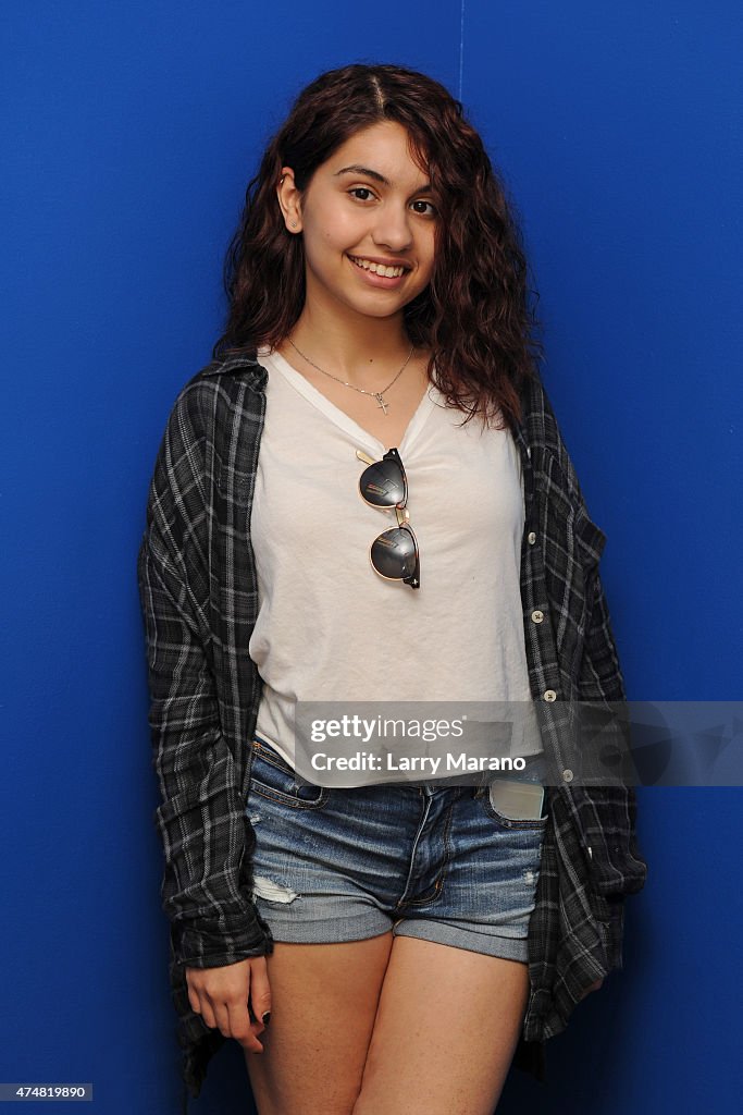 Alessia Cara Poses For A Portrait At Radio Station Y 100 On May 26 Photo Dactualité Getty