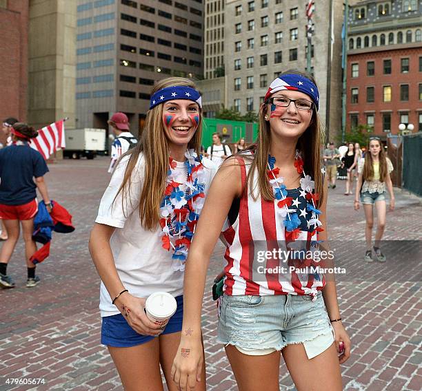 Soccer Fans Gather To Watch The U S Womens National Team In World Cup