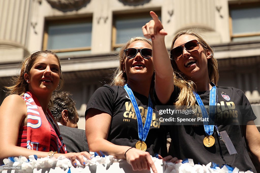 Members Of The World Cup Winning U S Womens Soccer Team Including