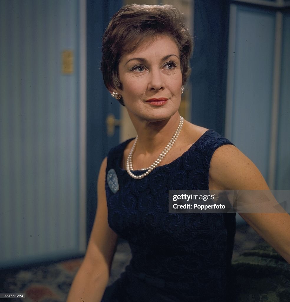 1968 English Actress Dinah Sheridan Posed On The Set Of The News