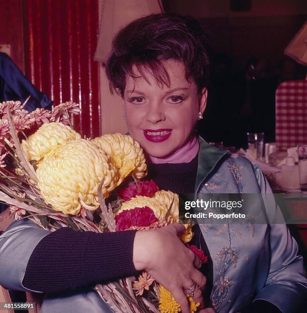 Actress Judy Garland Photos and Premium High Res Pictures - Getty Images Actress Judy Garland Photos and Premium High Res Pictures - Getty Images