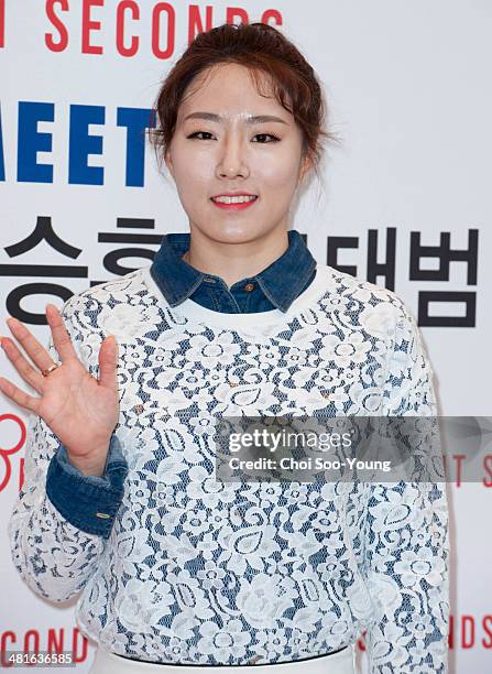 Lee Sang Hwa Autographs Session For 8 Seconds Photos And Premium High Res Pictures Getty Images