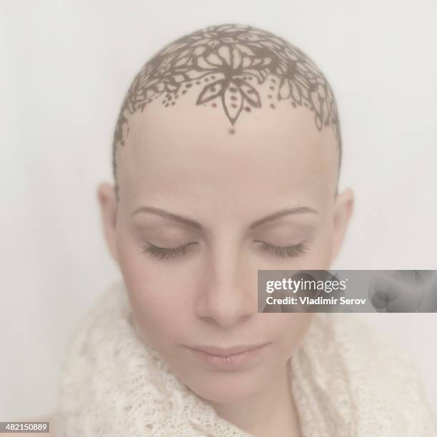 Bald Woman Head Foto E Immagini Stock Getty Images