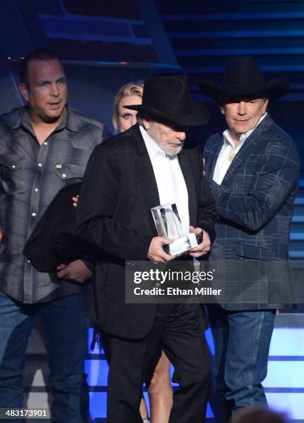 Singer Songwriter Merle Haggard Accepts The Acm Crystal Milestone