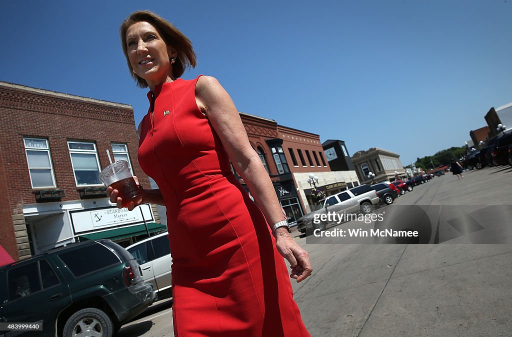 Republican Presidential Candidate Carly Fiorina Walks Down Main News