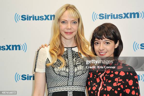 Riki Lindhome And Kate Micucci Of Garfunkel And Oates Pose For A Photo