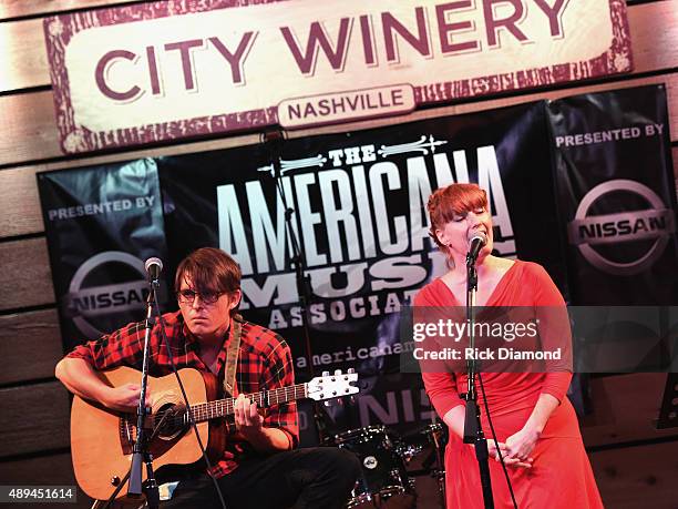 Leigh Nash Photos And Premium High Res Pictures Getty Images